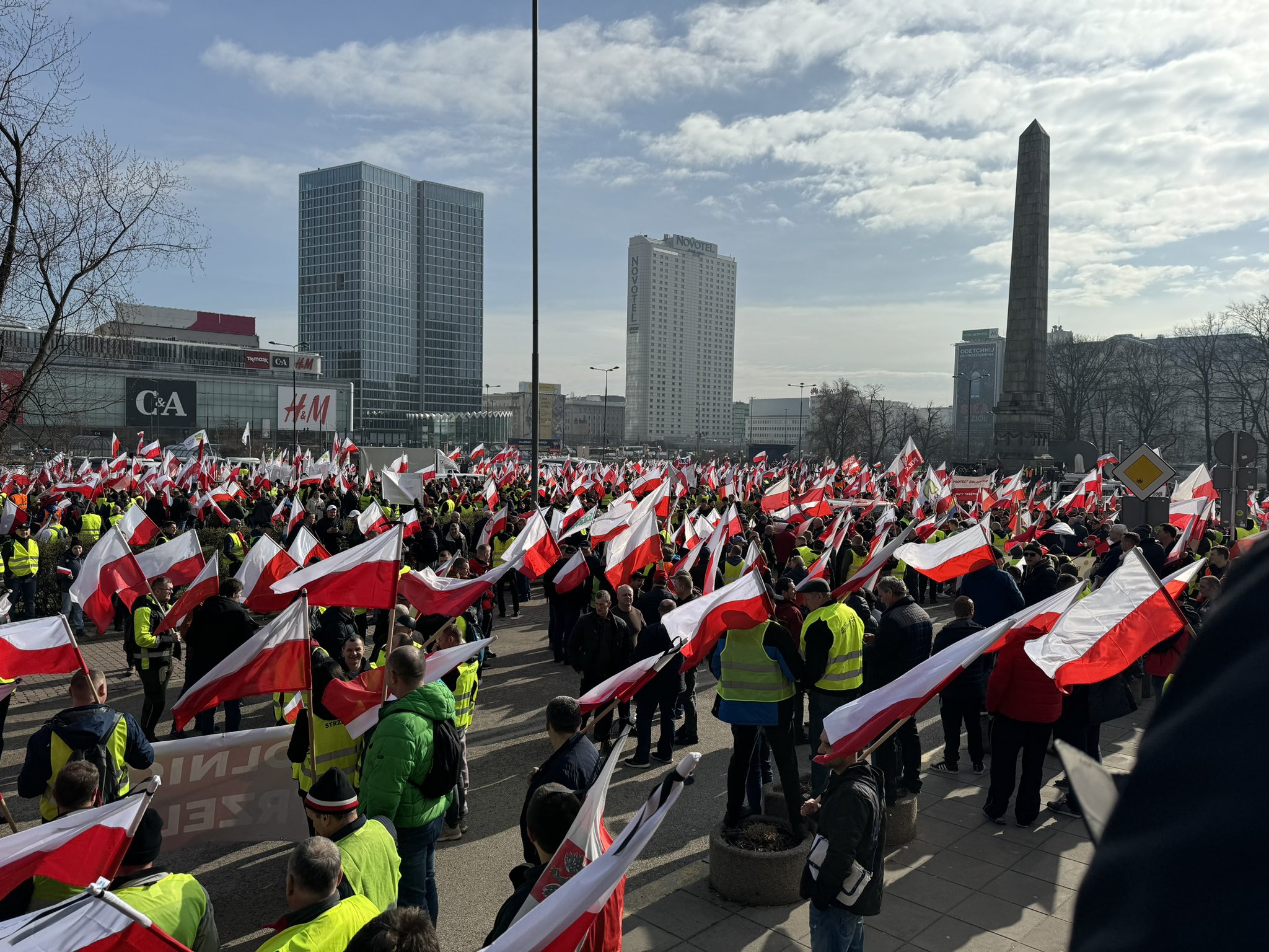 Protest rolników. "Marsz gwieździsty" przechodzi przez Warszawę ...