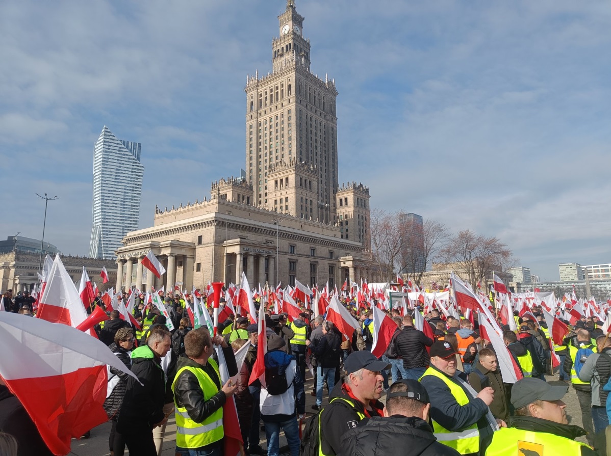 Protest rolników. "Marsz gwieździsty" przechodzi przez Warszawę ...